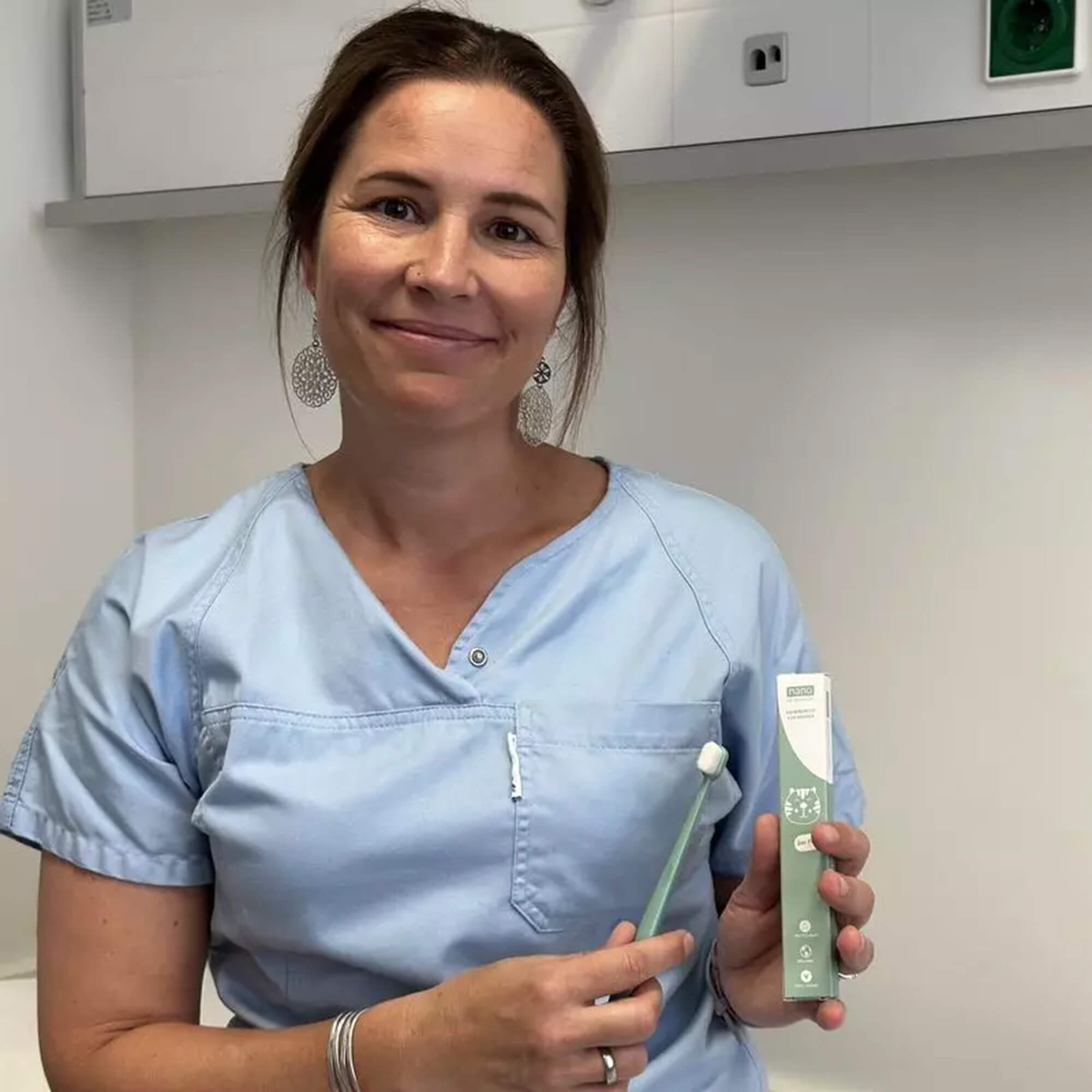 nano spendet Zahnbürsten zur Zahnpflege für “Schmetterlingskinder ...